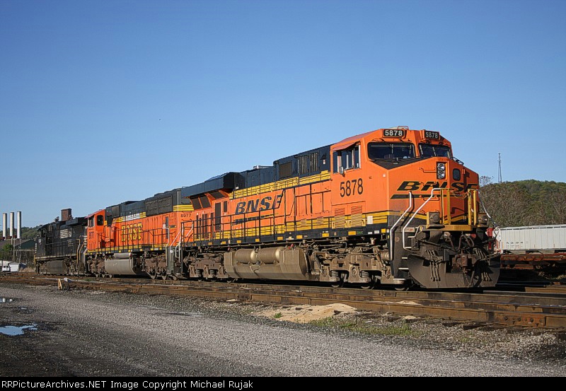 BNSF 5878